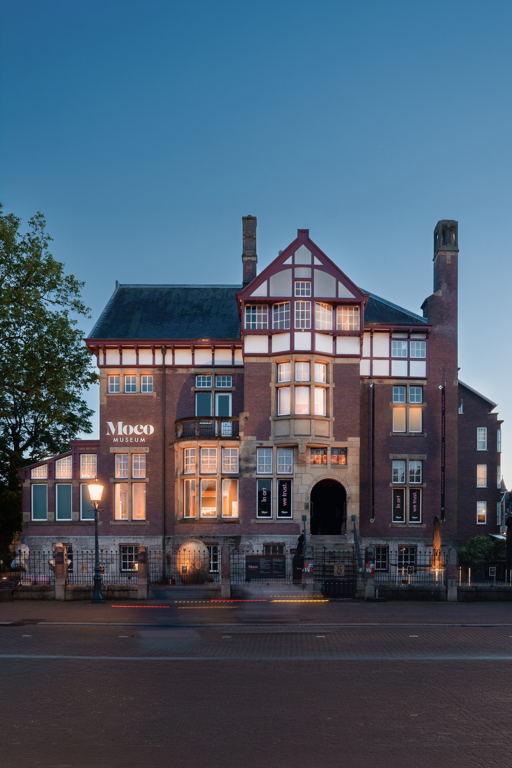 How long does it take to visit moco museum amsterdam | Oldtravelbag.com